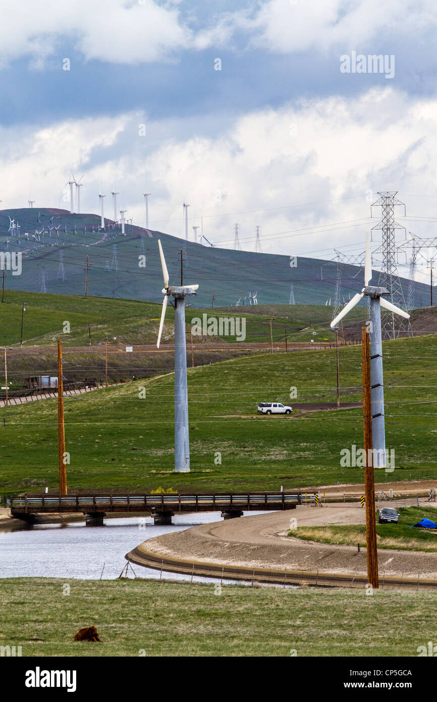 Wind generators at the Altamont pass in Northern California Stock Photo ...