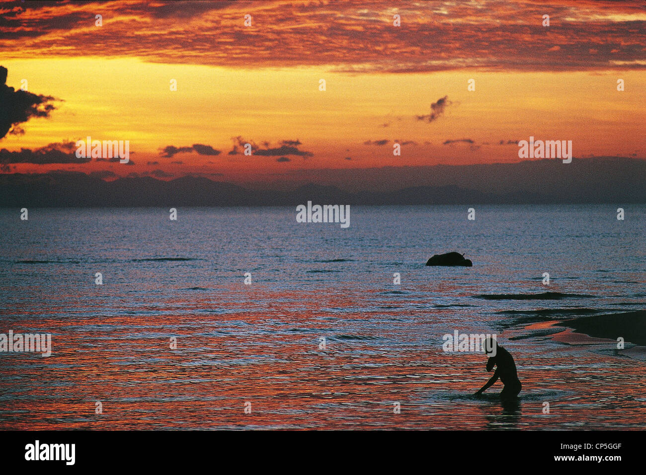 MALAWI LAKE MALAWI Karonga ALBA Stock Photo - Alamy