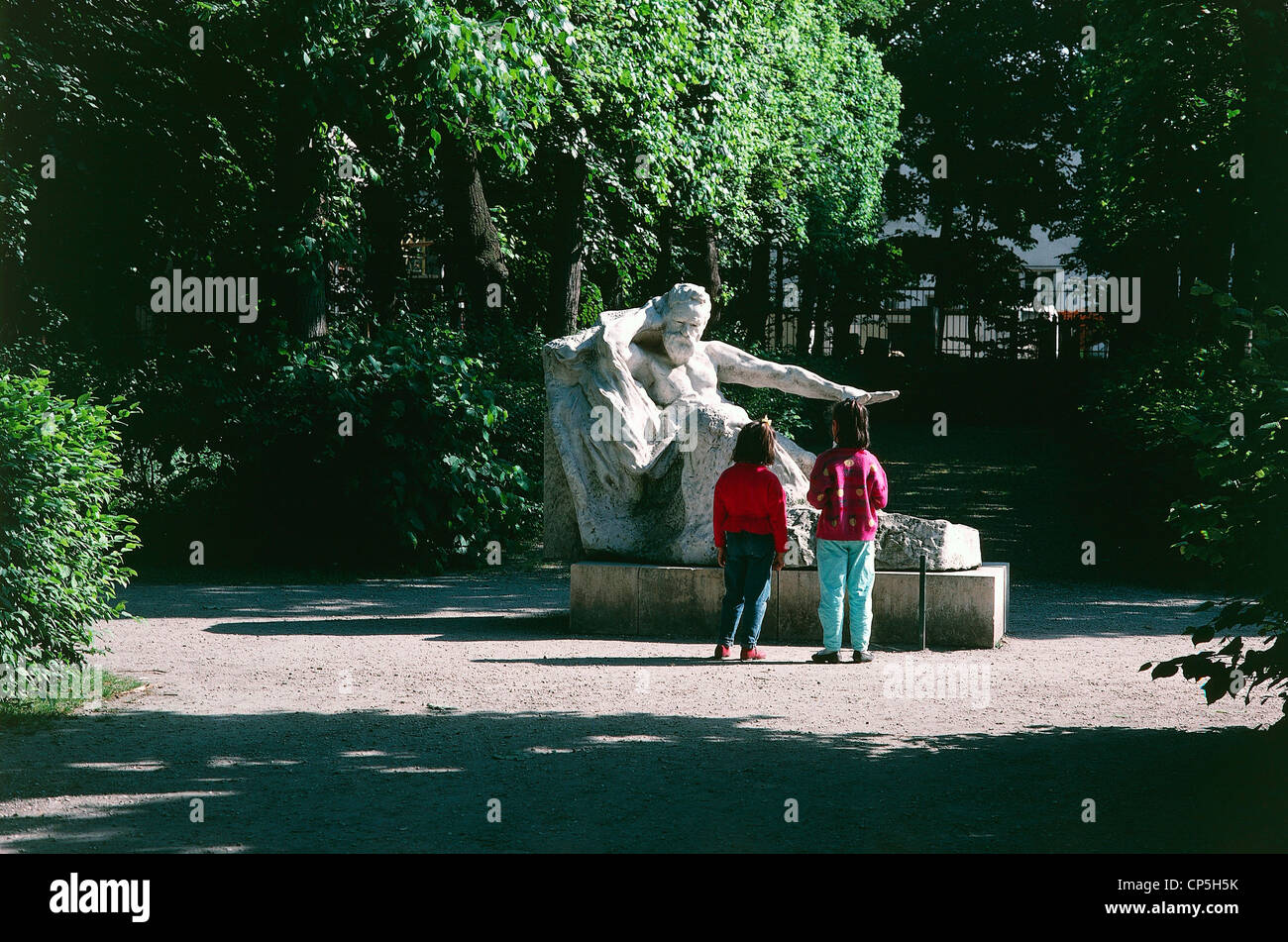 France - Paris. Park Museum Rodin statue Stock Photo - Alamy