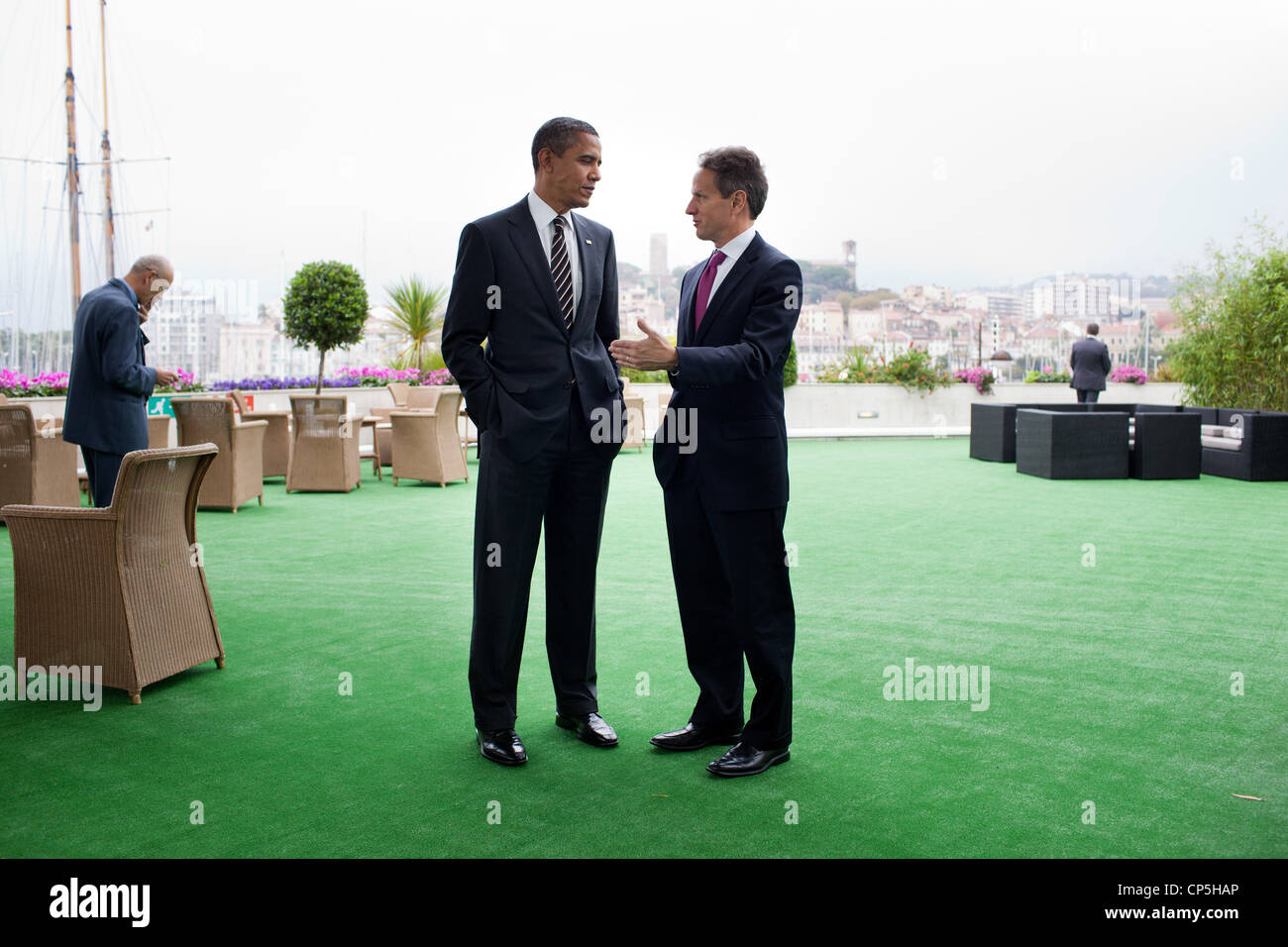 President Barack Obama talks with Treasury Secretary Timothy Geithner ...