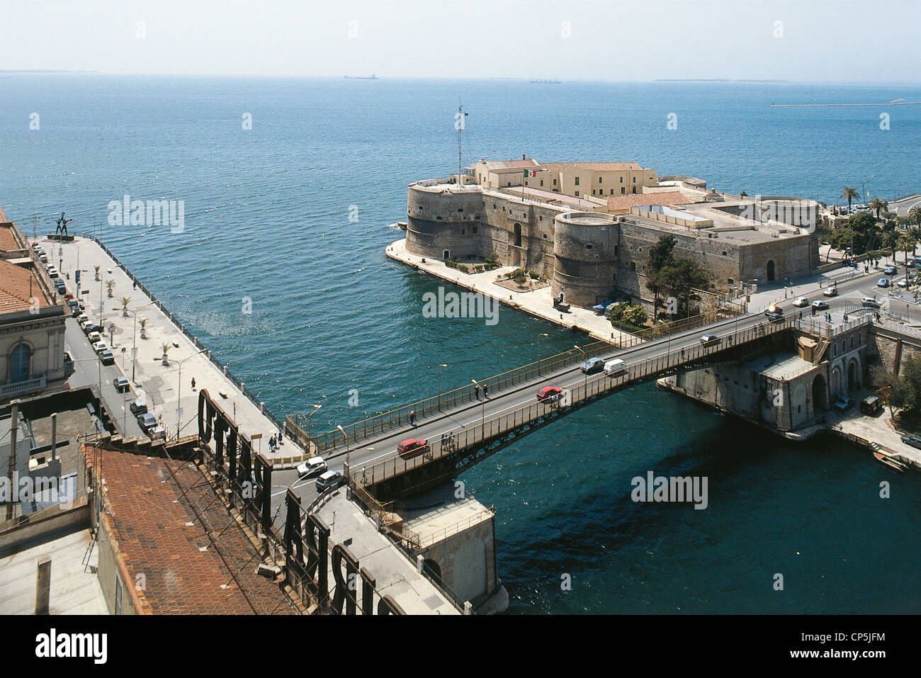 PUGLIA TARANTO swing bridge Stock Photo - Alamy