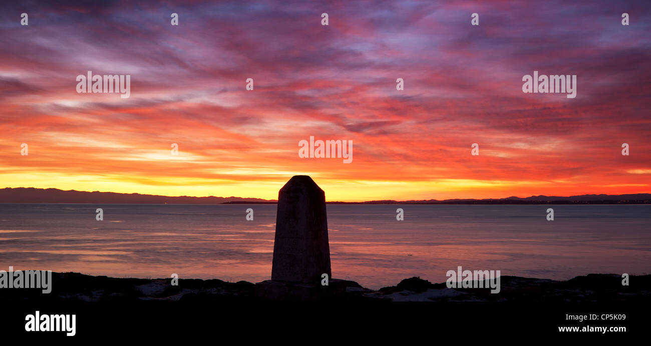 Horizon sunset clouds colours dusk hi-res stock photography and images ...