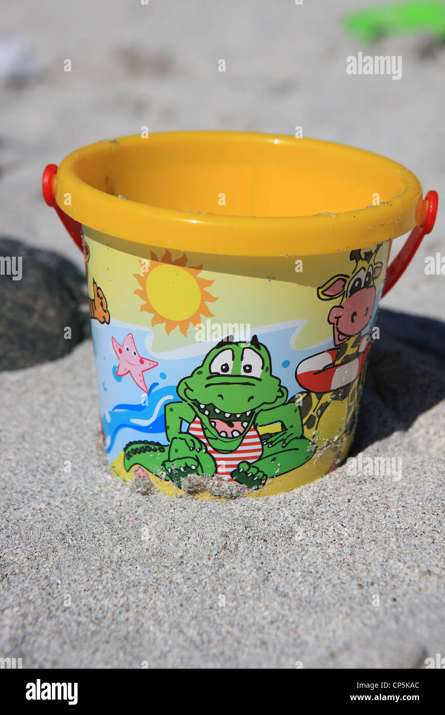 Pail of sand hi-res stock photography and images - Alamy