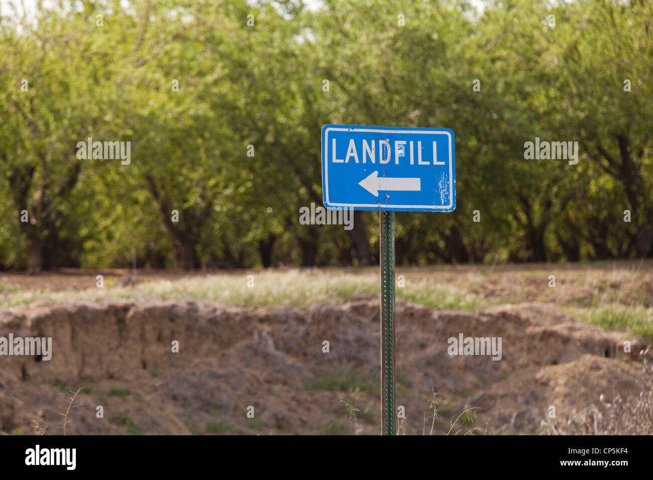 Landfill sign hi-res stock photography and images - Alamy