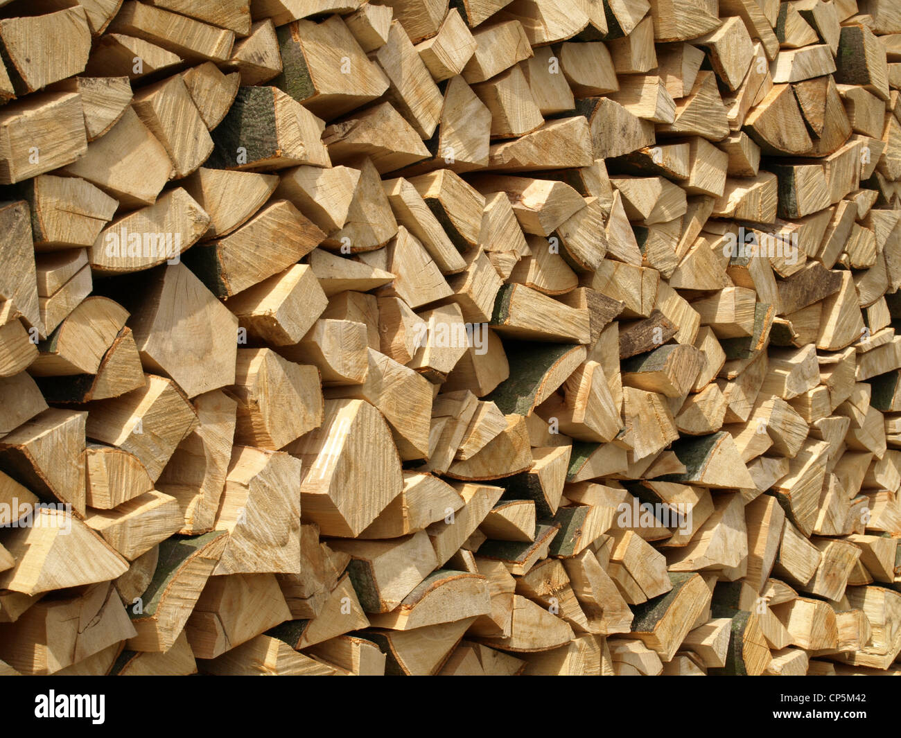 Holzscheite hi-res stock photography and images - Alamy