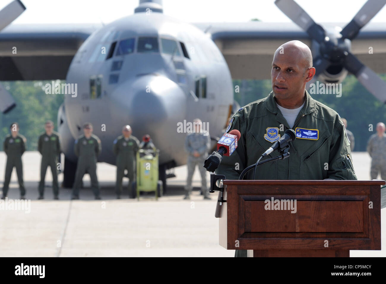 19th airlift wing commander hi-res stock photography and images - Alamy