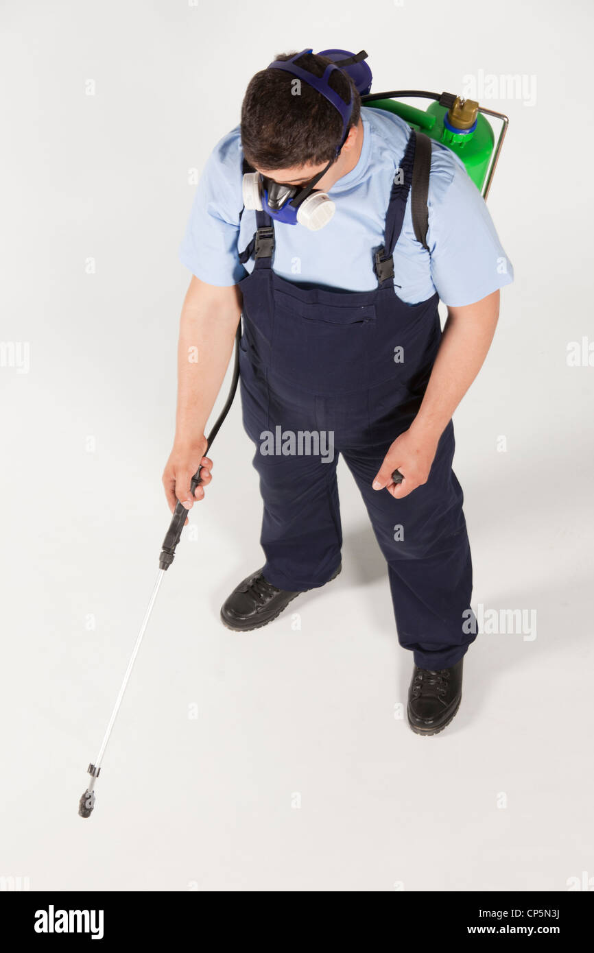 Man spraying insects pest control hi-res stock photography and images ...