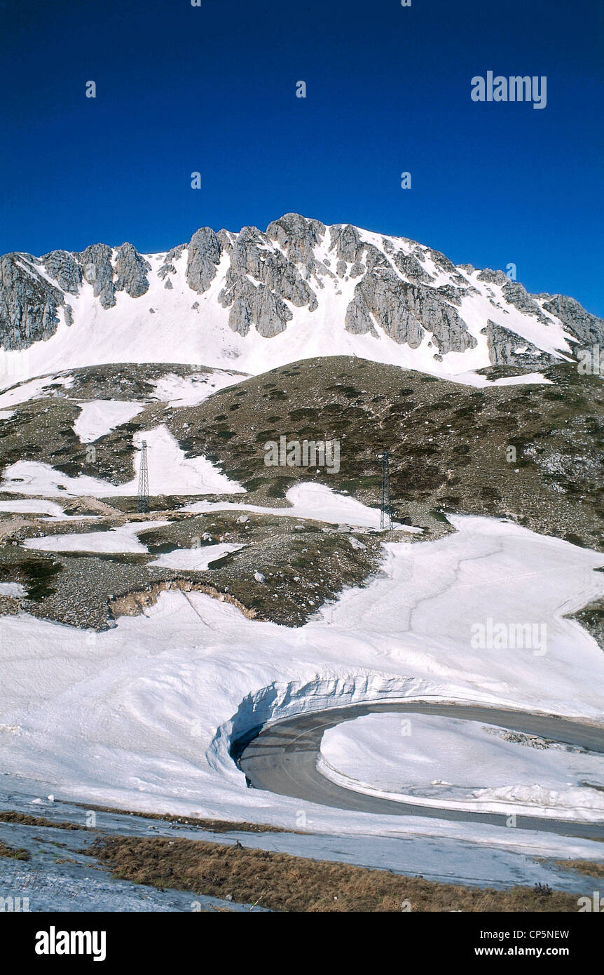 Lazio - Monti Reatini - The snow-covered mountain Terminillo Stock ...