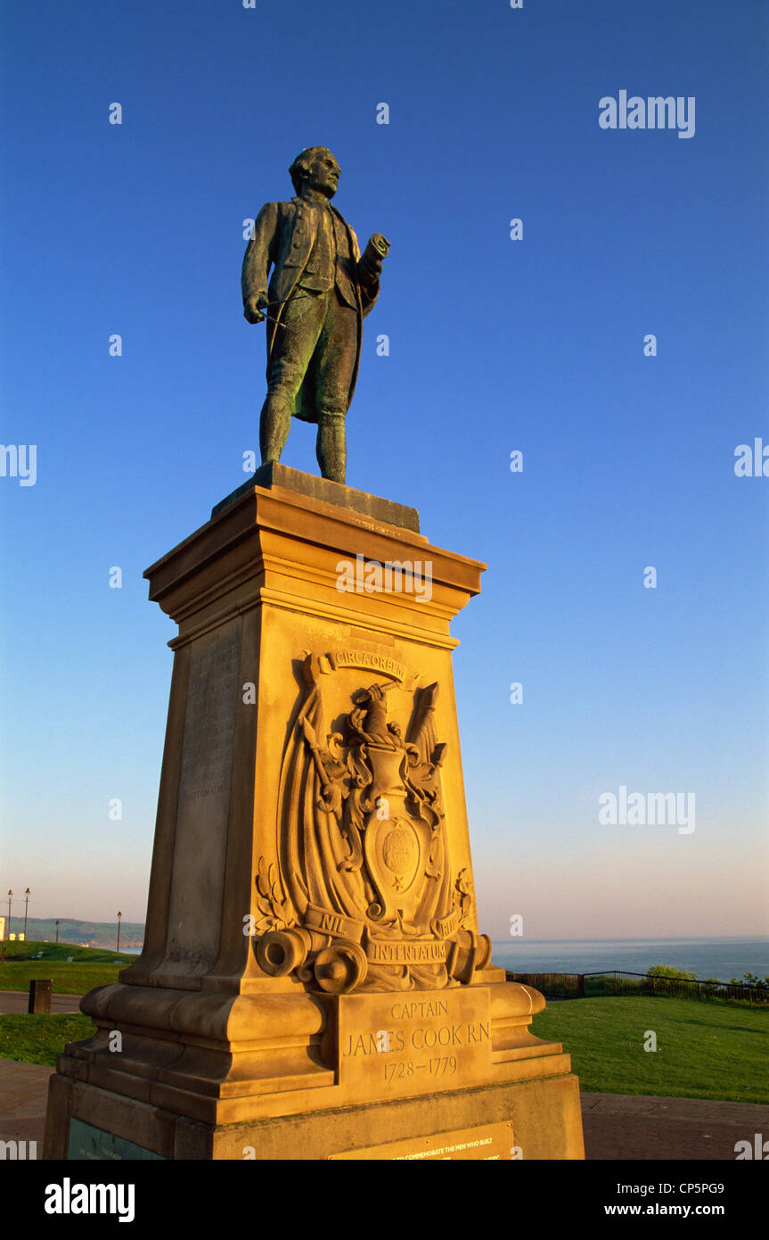 Whitby statues hi-res stock photography and images - Alamy