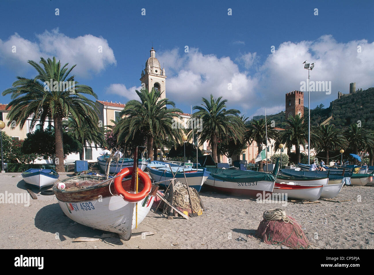 Liguria - Noli (Sv). Fishing boats on the beach Stock Photo - Alamy