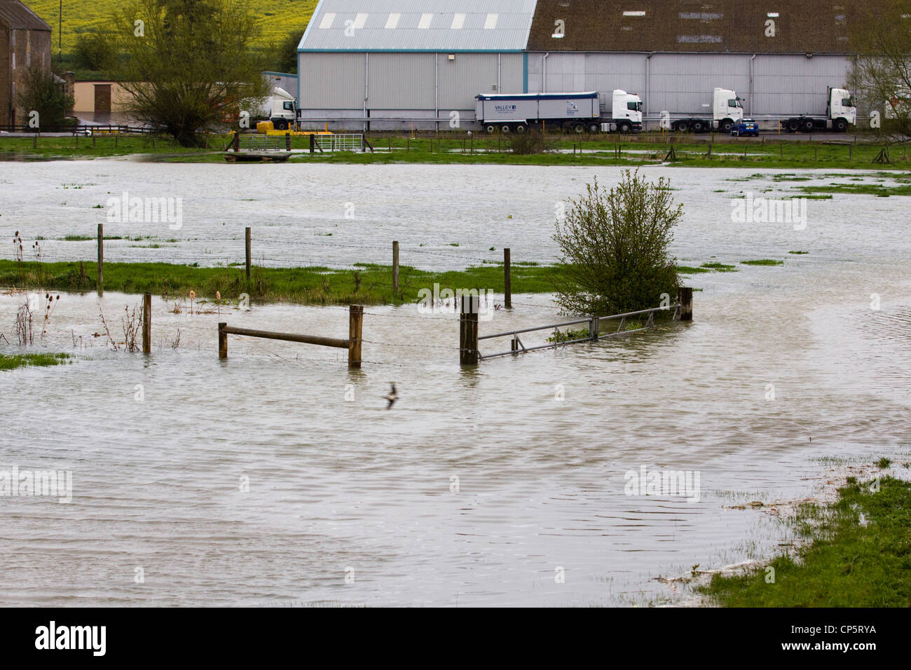 Flood waters at Kings Sutton in Oxfordshire / Northamptonshire England ...