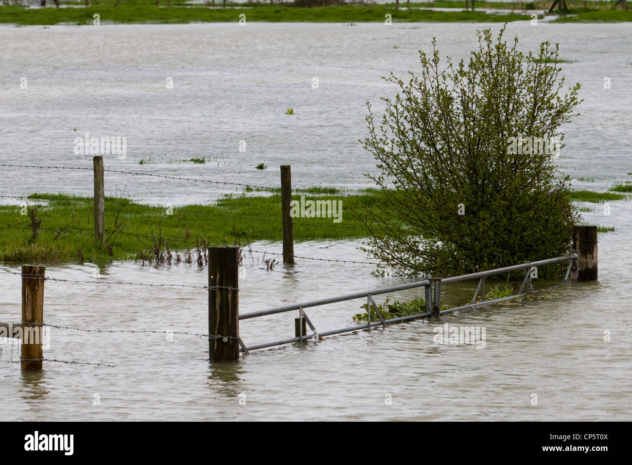 Flood waters at Kings Sutton in Oxfordshire / Northamptonshire England ...