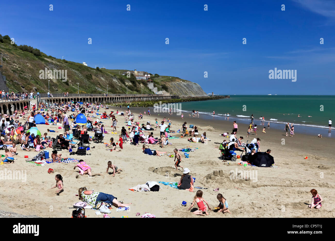 Folkestone beach hi-res stock photography and images - Alamy