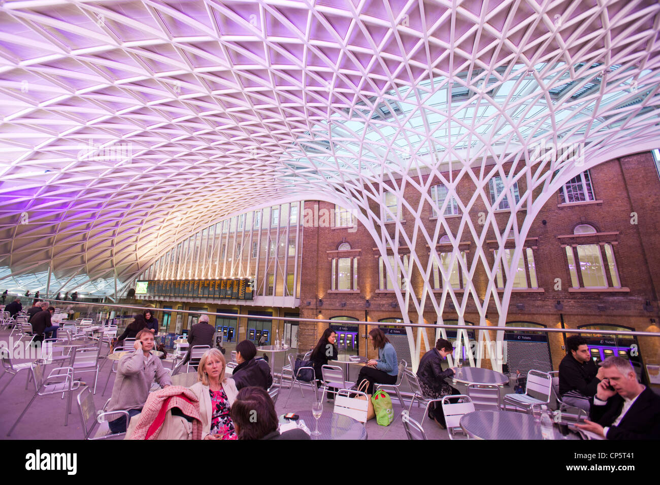 The inside of the newly refurbished Kings Cross railway station, London ...