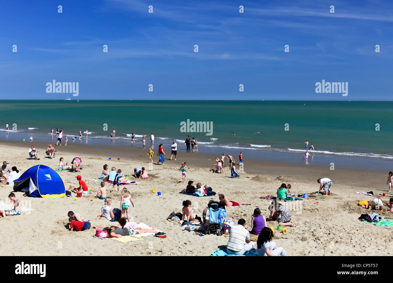 Folkestone kent beach hi-res stock photography and images - Alamy