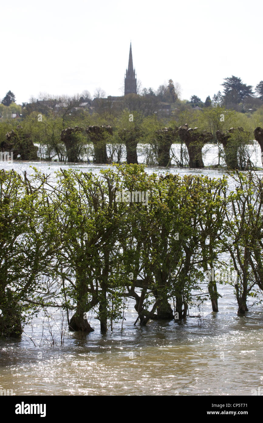 Flood waters at Kings Sutton in Oxfordshire / Northamptonshire England ...