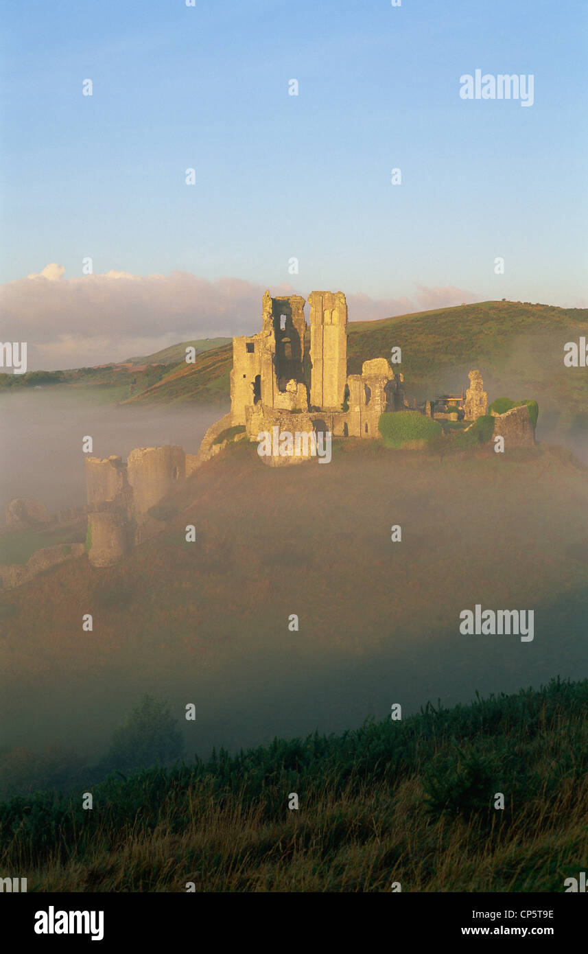 Corfe castle mist hi-res stock photography and images - Alamy
