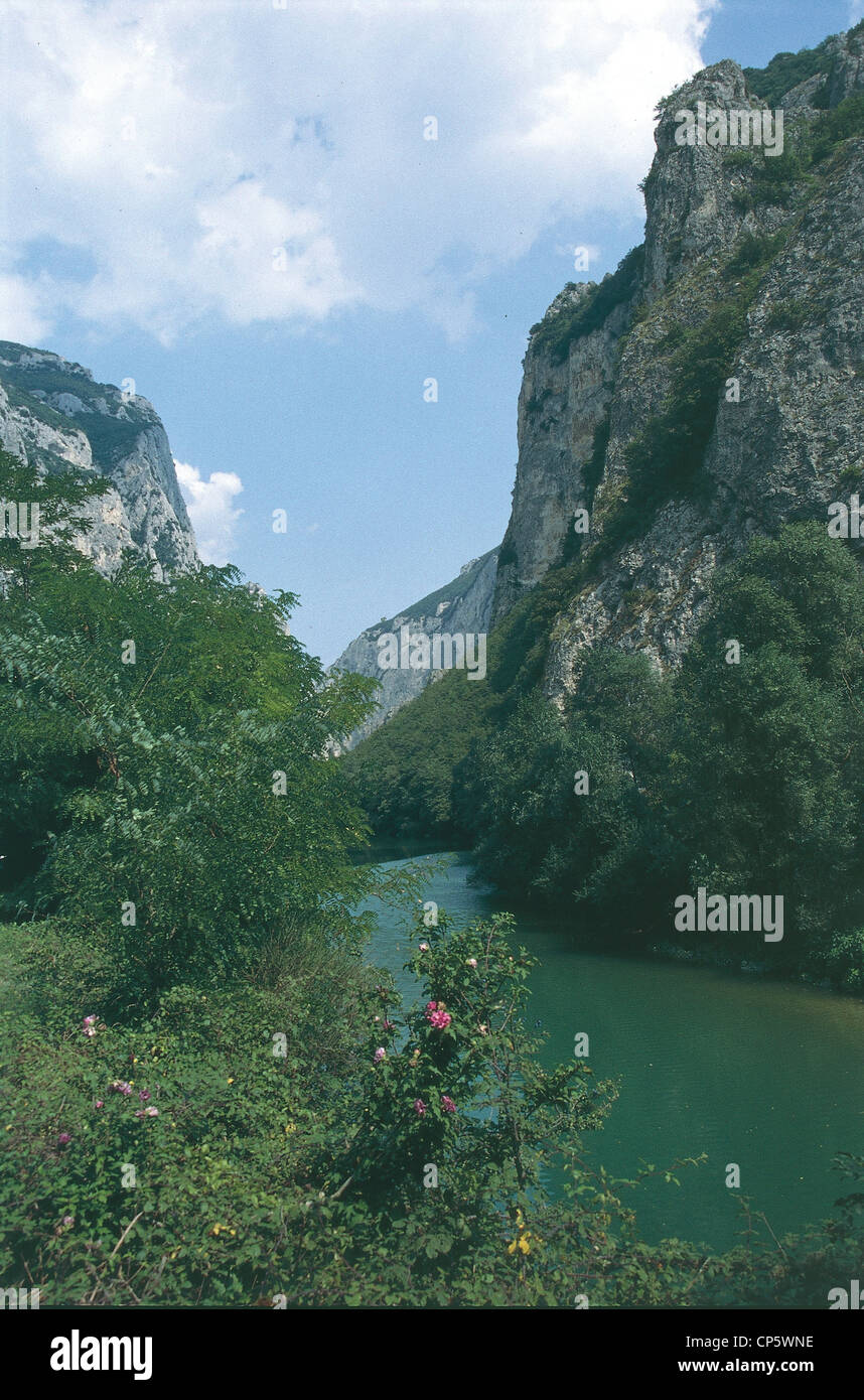 Furlo gorge hi-res stock photography and images - Alamy