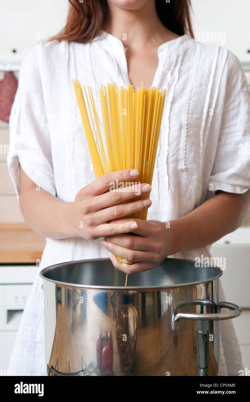 woman cooking spaghetti Stock Photo - Alamy