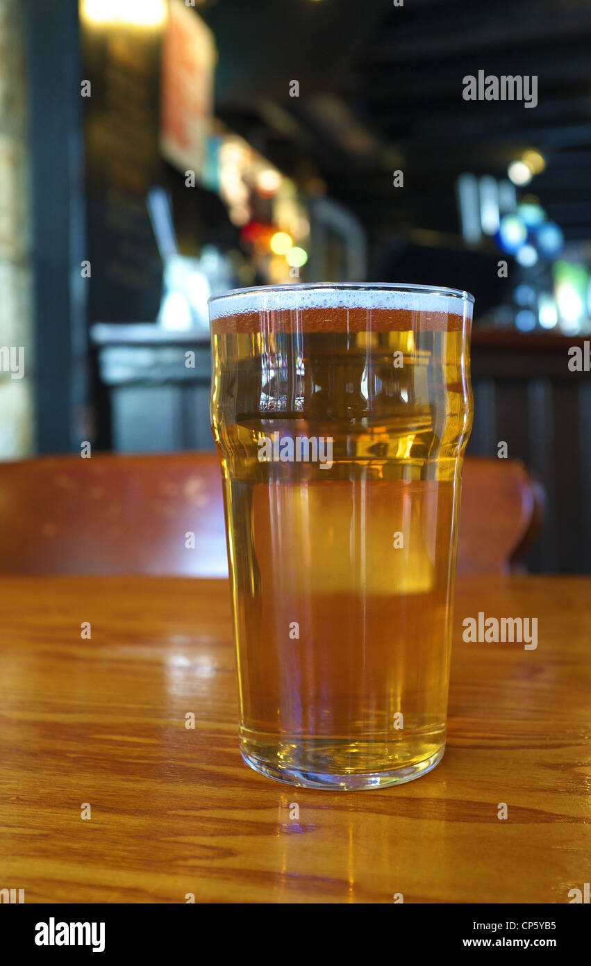 A pint of ale against the background of a traditional English pub Stock ...