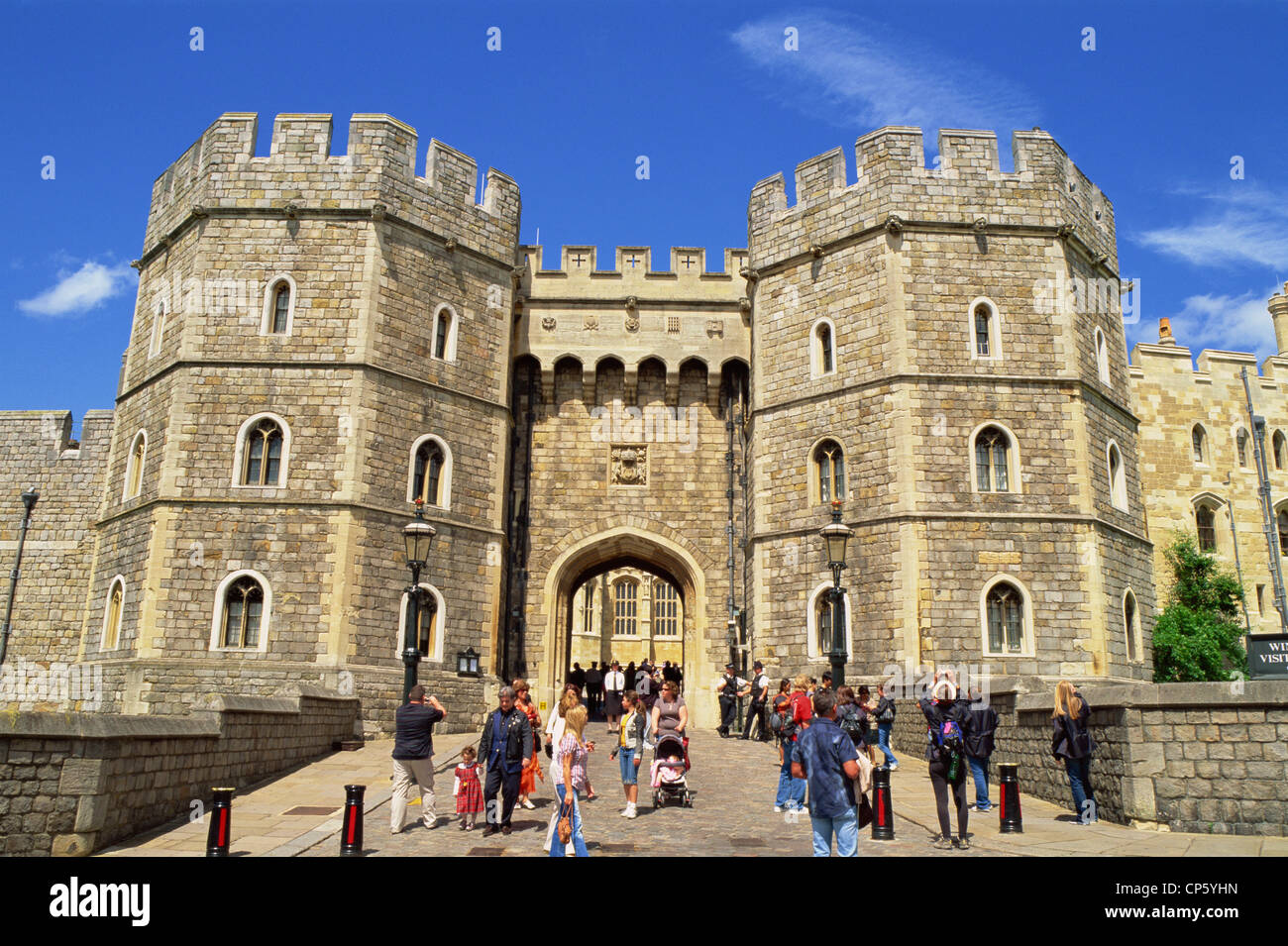 Windsor castle entrance hi-res stock photography and images - Alamy