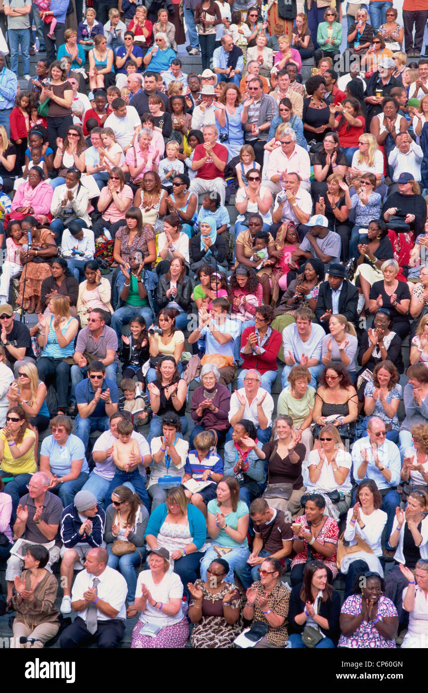 Multicultural london crowd hi-res stock photography and images - Alamy