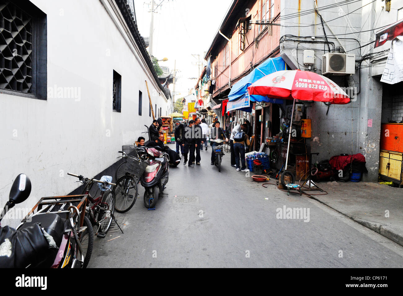 A backstreet in the old town area of Shanghai Stock Photo - Alamy