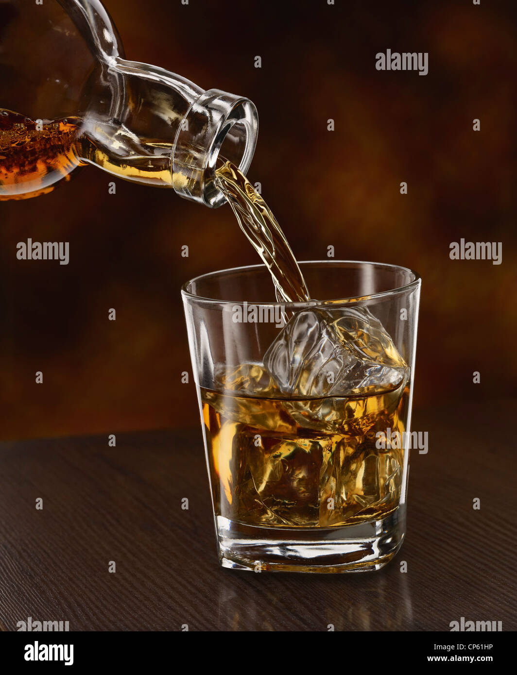 Close up of whiskey being poured into a glass hi-res stock photography and images - Alamy