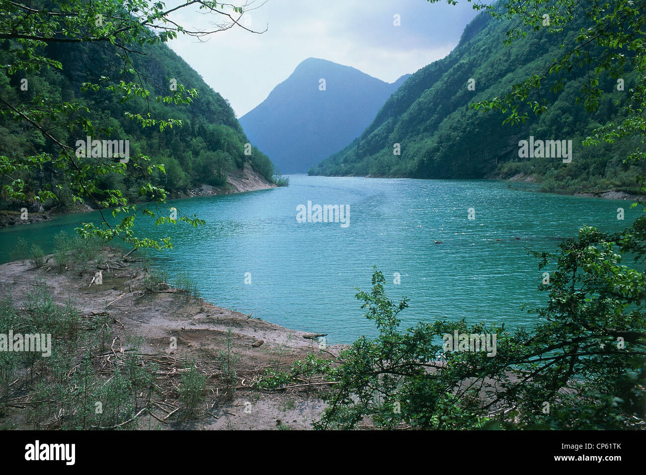 Alpine Group Of Eastern Veneto Cadini Lake Of Mis Stock Photo - Alamy