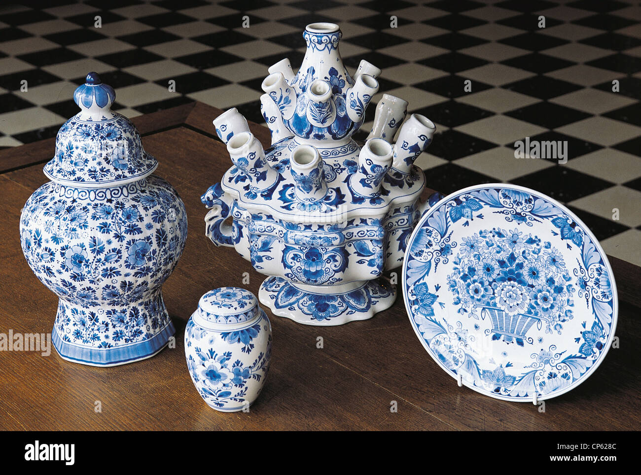 NETHERLANDS DELFT FACTORY MUSEUM DE FLES Porceleyne Stock Photo - Alamy