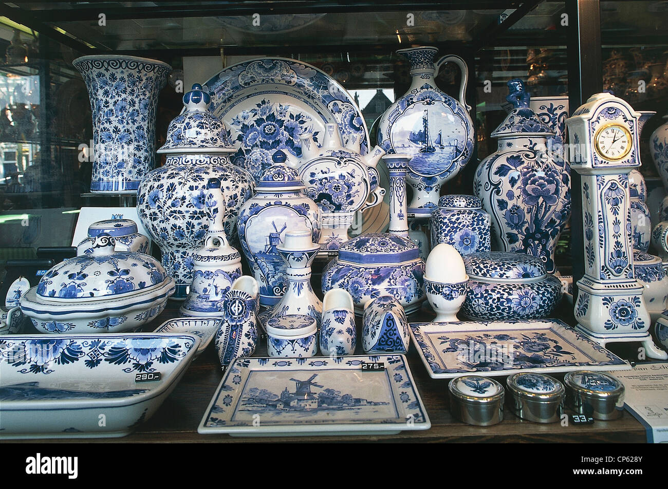 Delft antique shop hi-res stock photography and images - Alamy