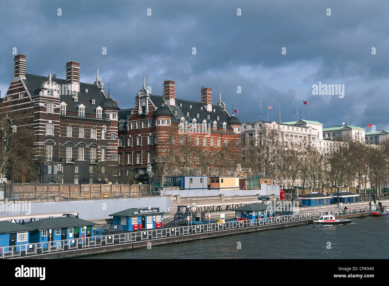 London embankment hi-res stock photography and images - Alamy