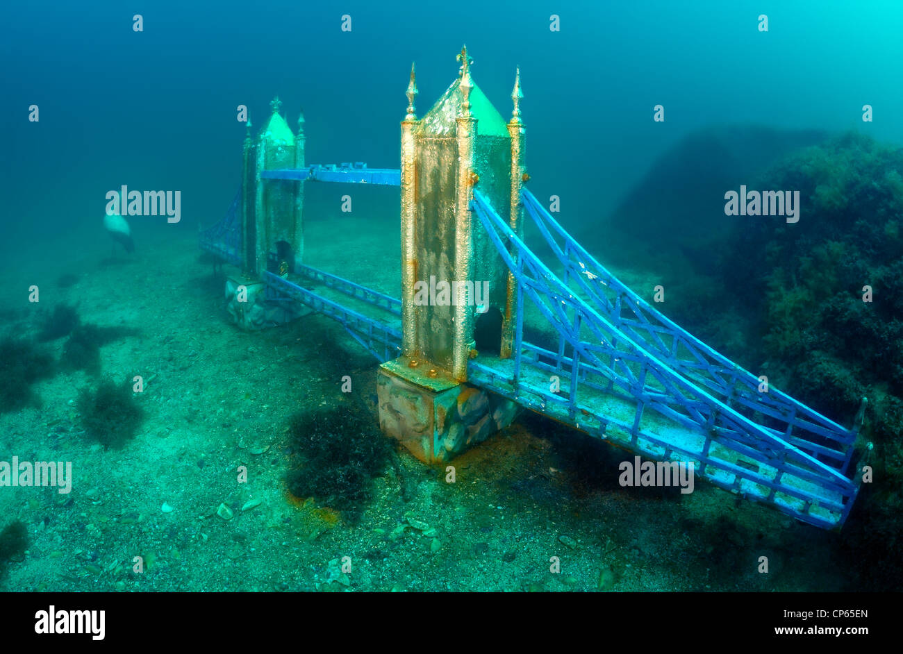 Tower Bridge, replica to first in the world underwater museum Leaders ...