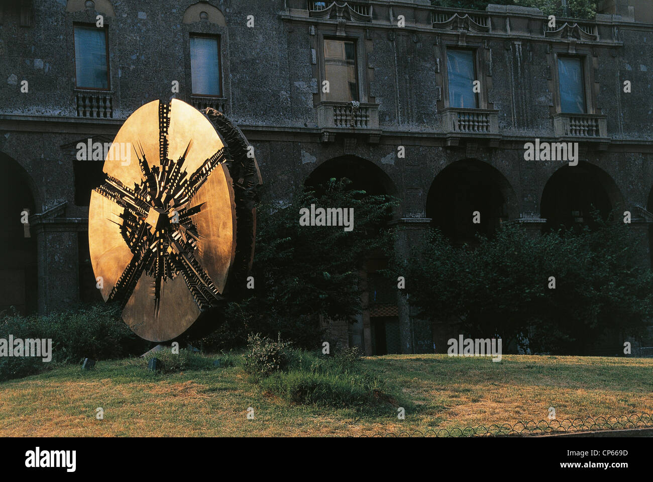 Rotating disk hi-res stock photography and images - Alamy