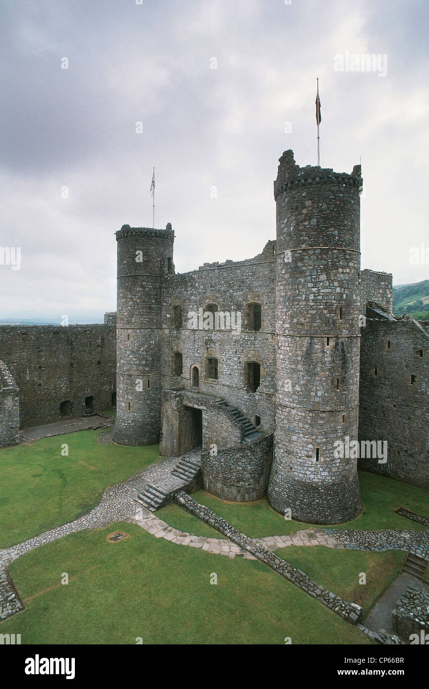 UNITED KINGDOM WALES Harlech CASTLE Stock Photo - Alamy