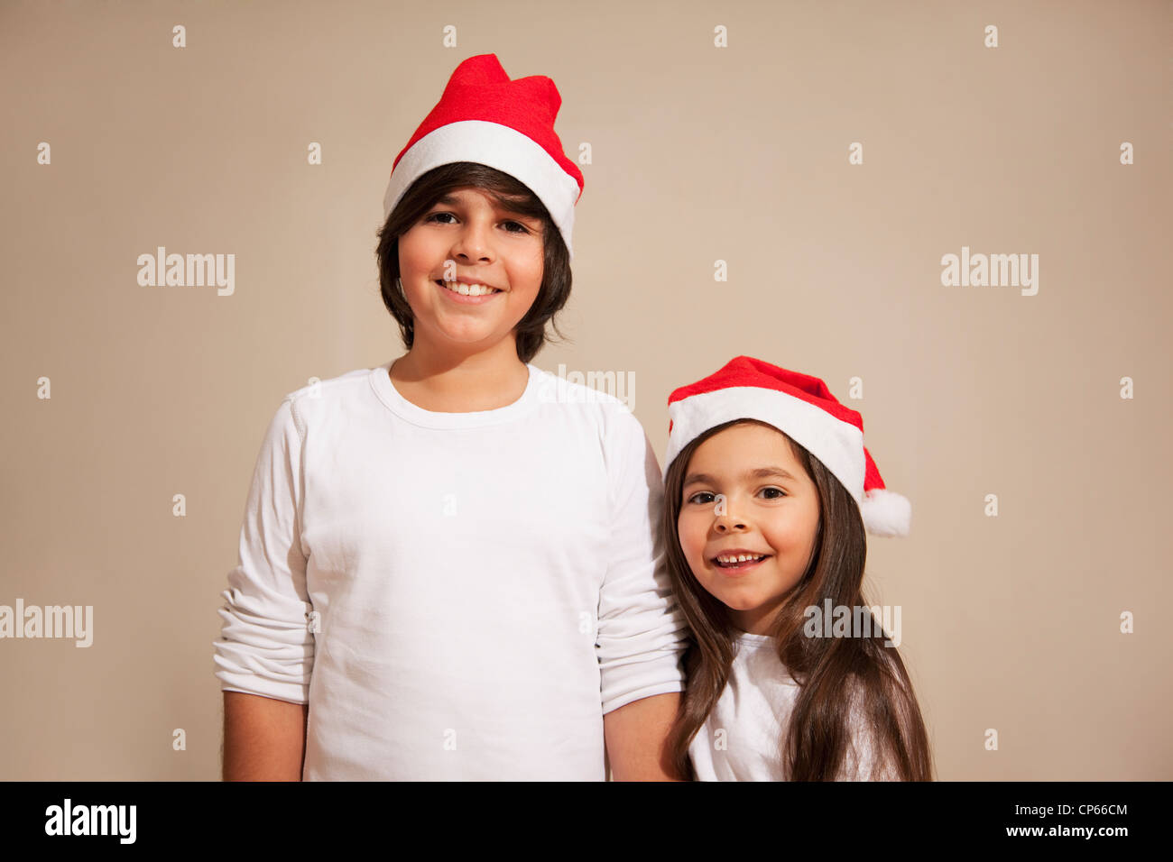 Children with santa hat hi-res stock photography and images - Alamy
