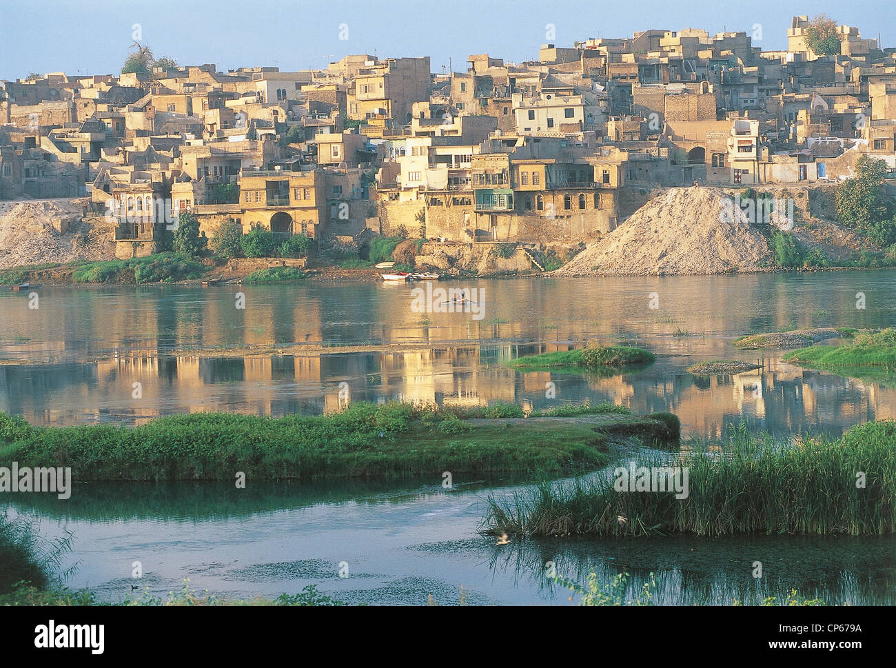 Iraq - Mosul, a city 'on the banks of the Tigris River Stock Photo - Alamy