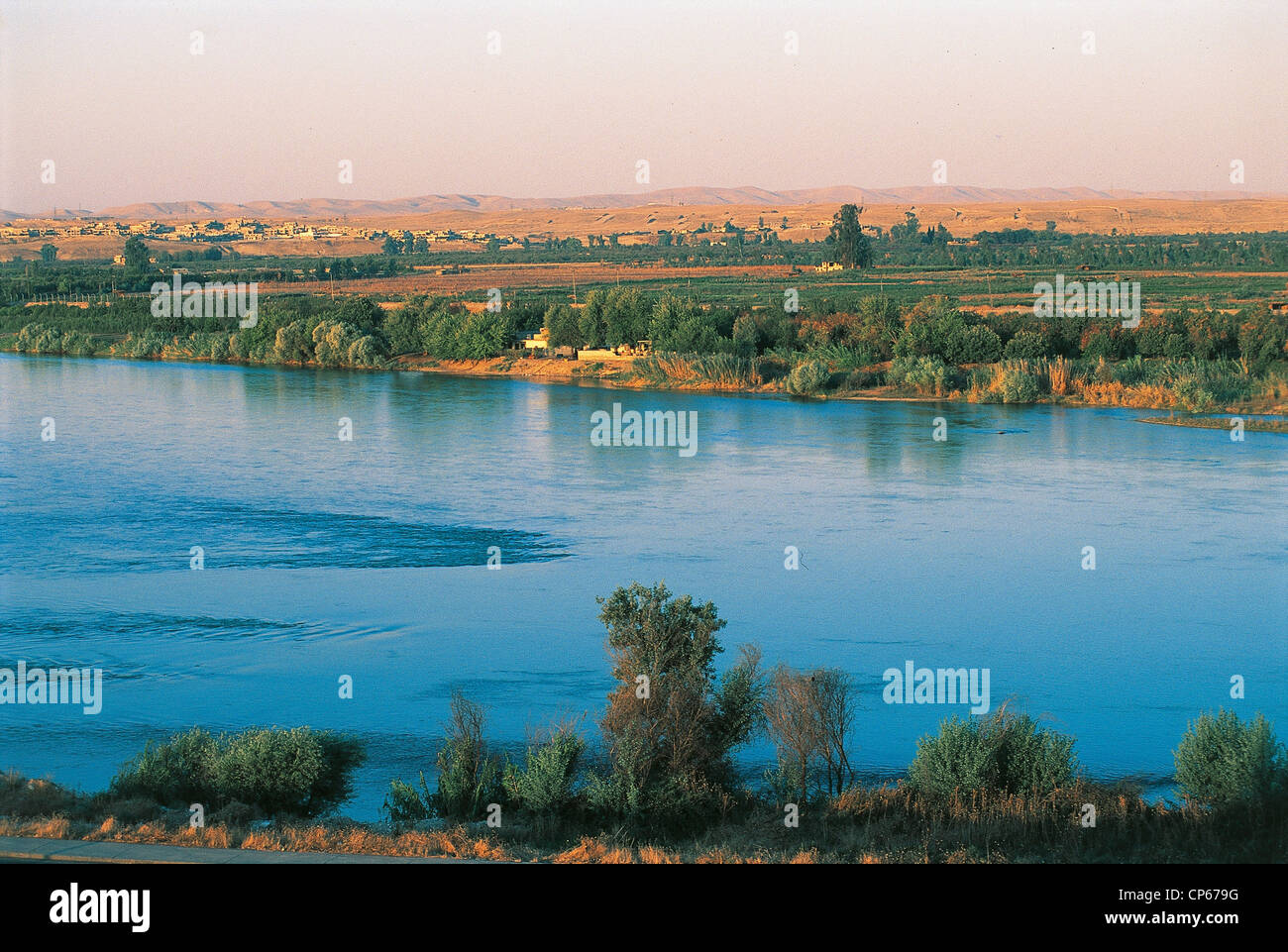 IRAQ MOSUL the Tigris River Stock Photo - Alamy