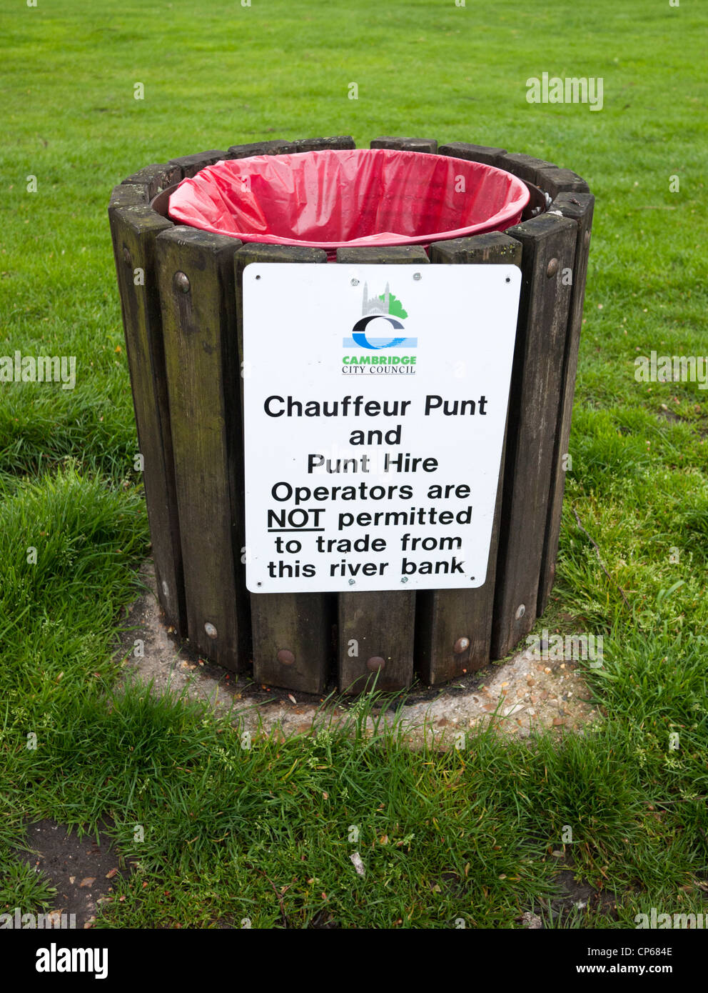 Sign of dustbin hi-res stock photography and images - Alamy