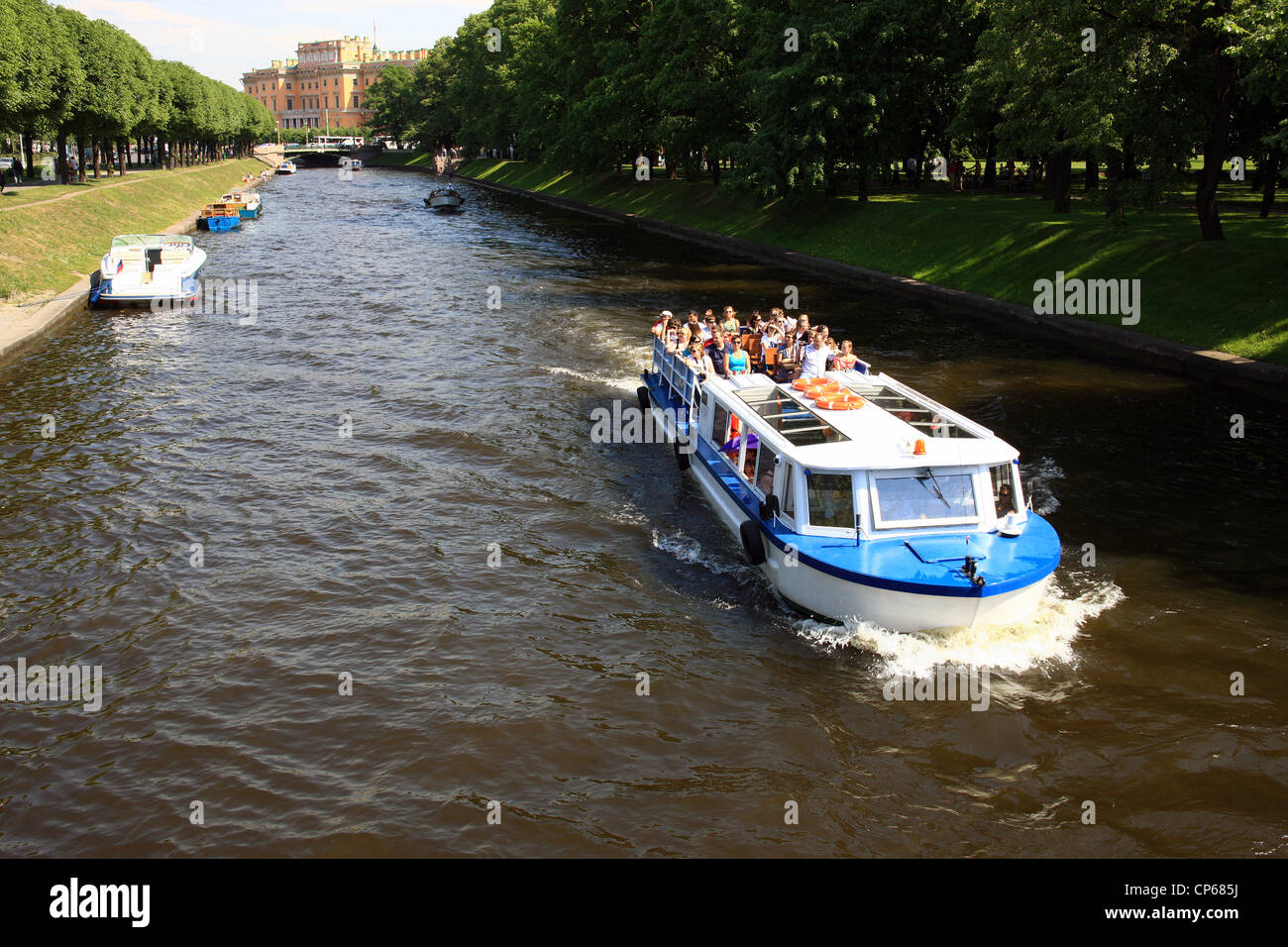 Sightseeing boat cruises hi-res stock photography and images - Alamy