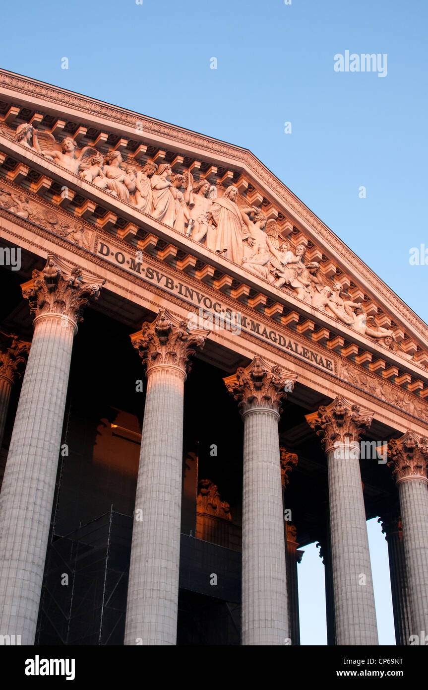 Paris Pediment Columns High Resolution Stock Photography and Images - Alamy