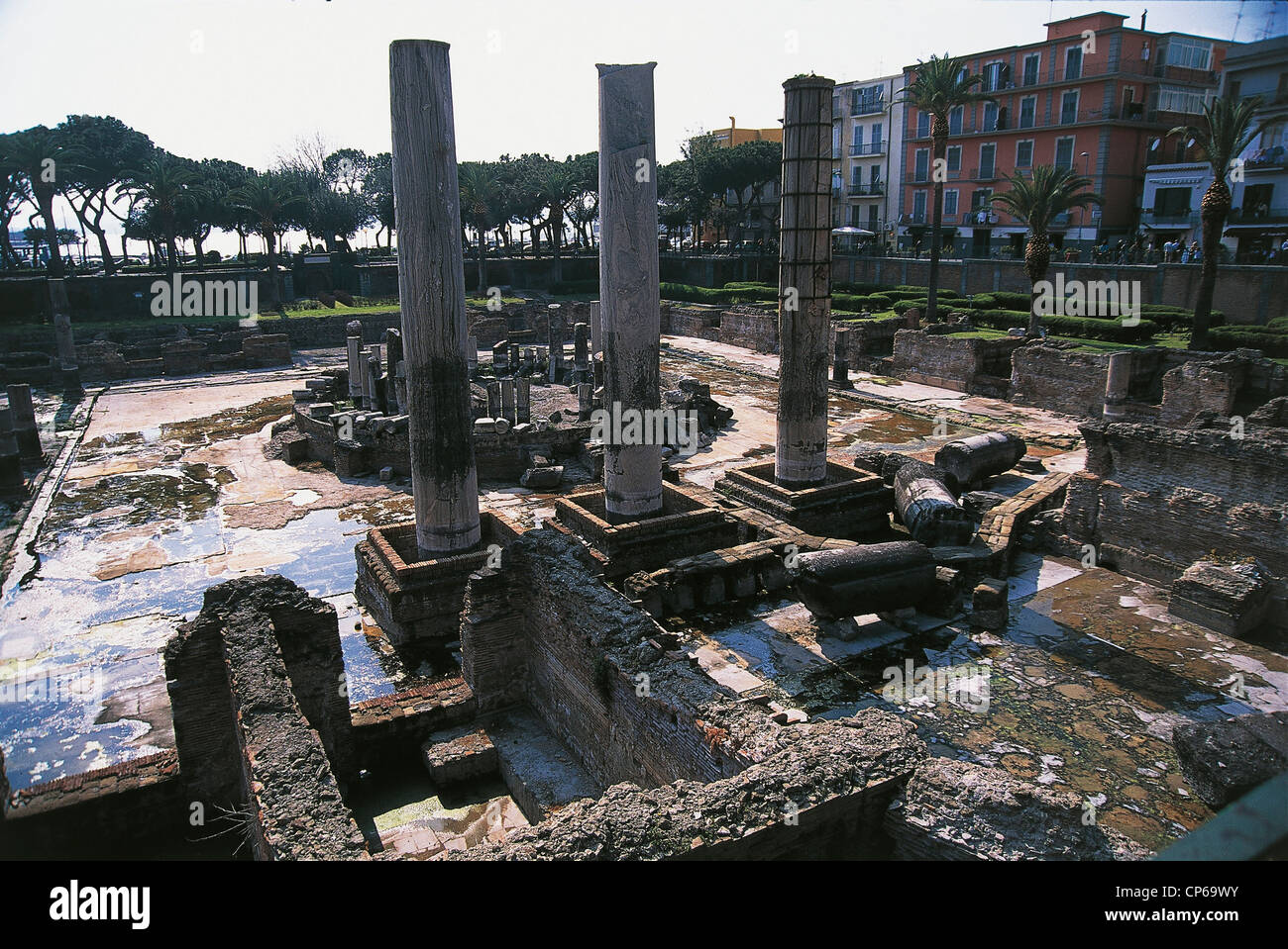 CAMPANIA POZZUOLI Macellum O Temple of Serapis Stock Photo - Alamy CAMPANIA POZZUOLI Macellum O Temple of Serapis Stock Photo - Alamy