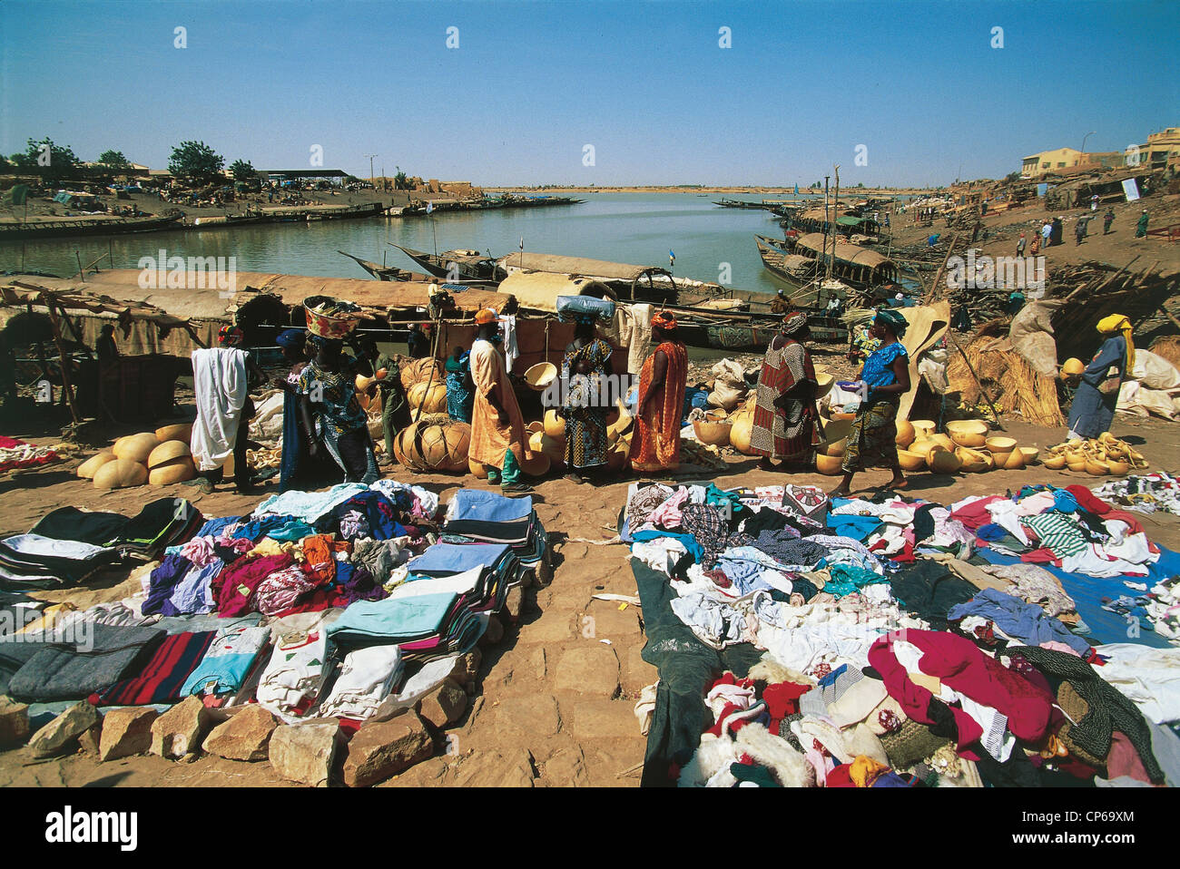 Port of mopti and market hi-res stock photography and images - Alamy