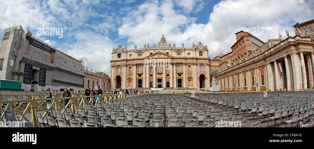 Seating in st peters square hi-res stock photography and images - Alamy