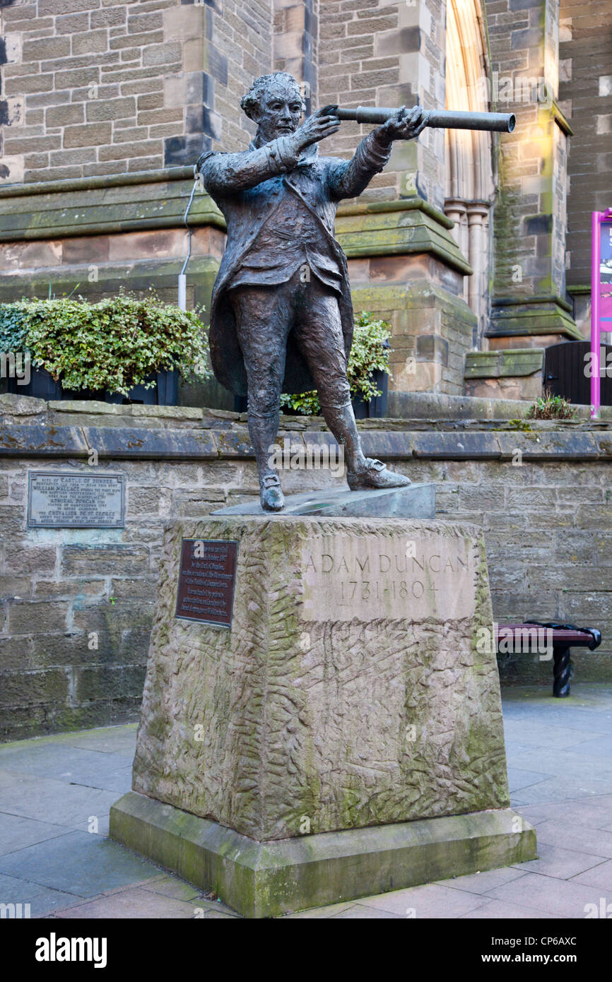 Adam Duncan Statue Dundee Scotland Stock Photo - Alamy