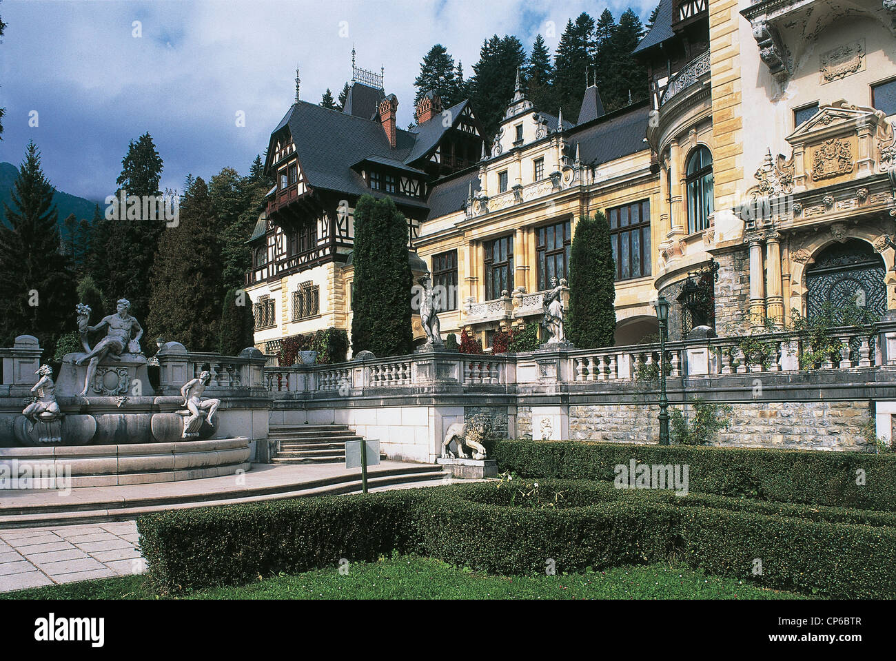 Castelul Peles Sinaia, ROMANIA SEEN FROM THE GARDEN Stock Photo - Alamy