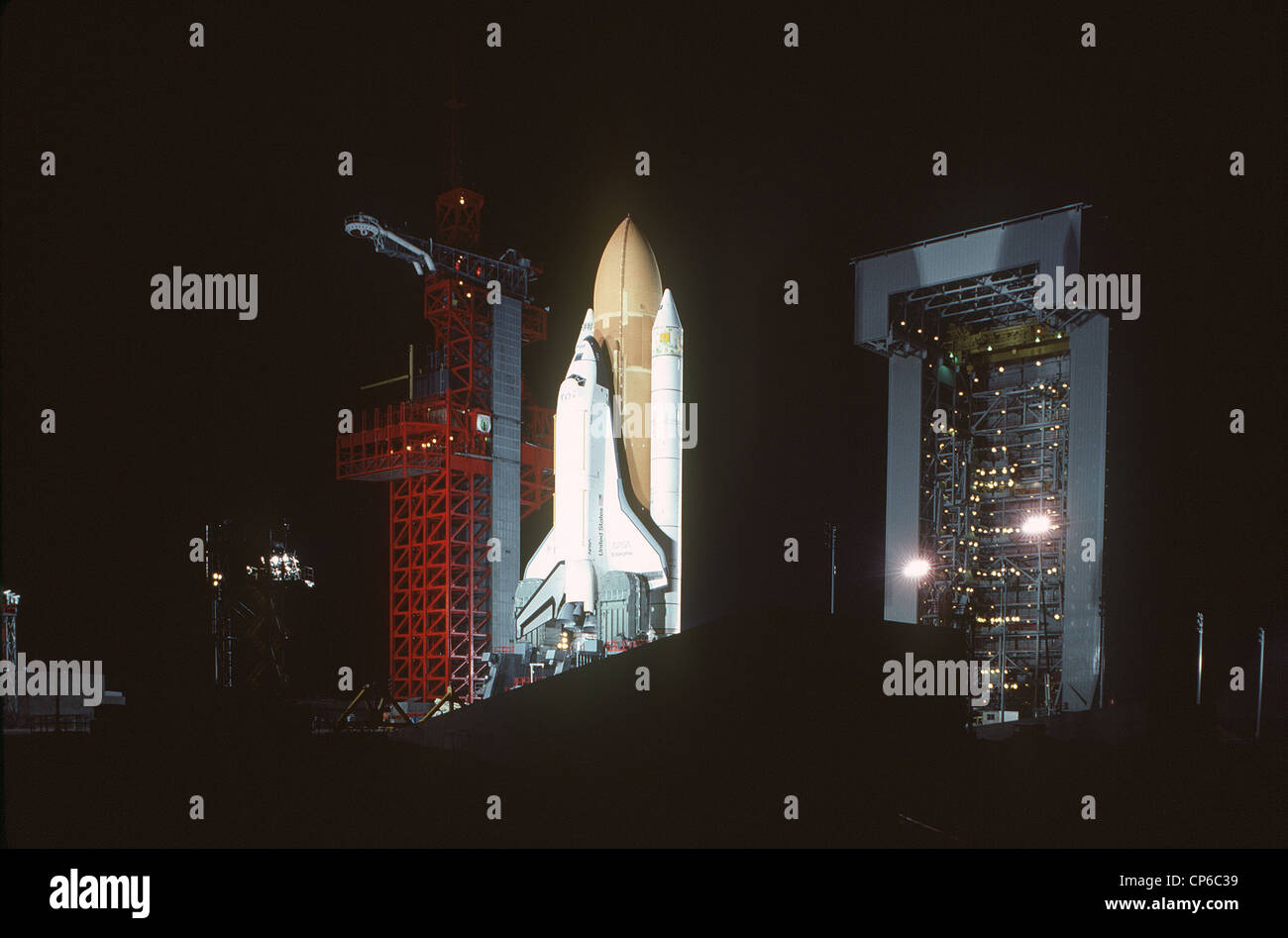 Nighttime space shuttle launch hi-res stock photography and images - Alamy
