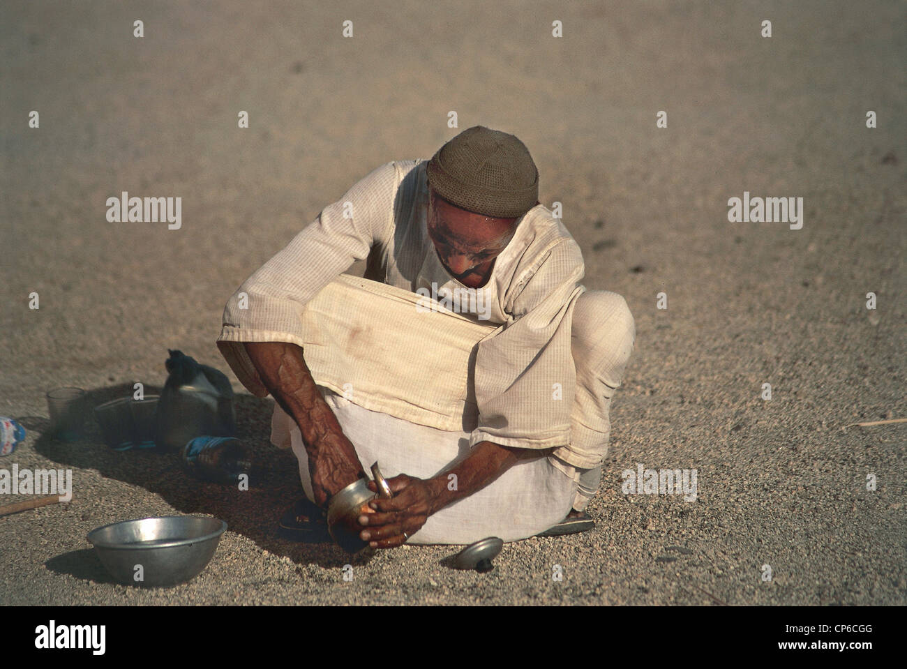 Egypt - Red Sea Governorate - Berenice. Bedouin in the desert Stock ...