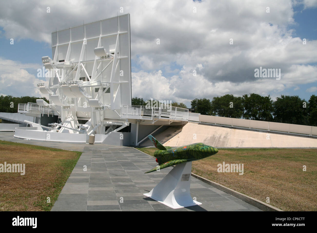 The Space Mirror Memorial at the Kennedy Space Center honors astronauts ...