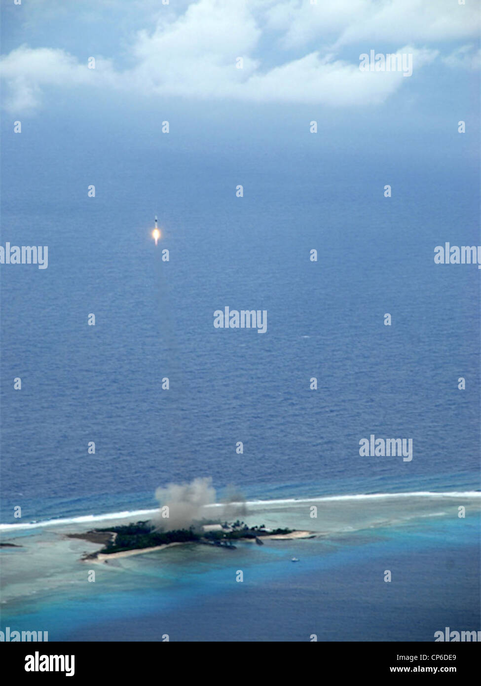 Omelek island hi-res stock photography and images - Alamy